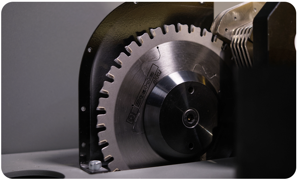 CableStream 1100 machine to cut and straighten MI cable